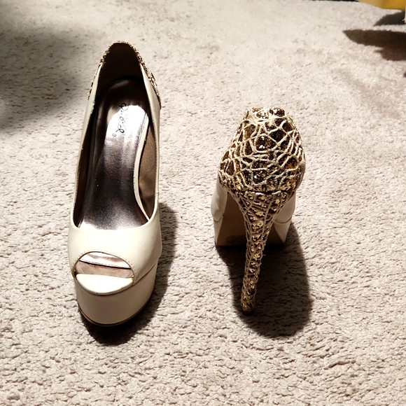 Qupid | Shoes | Neutral Heels | Poshmark